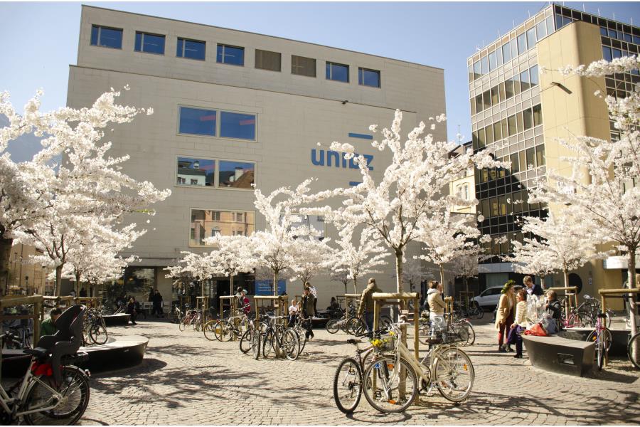 wie gewohnt? – a casa! / Libera Università di Bolzano